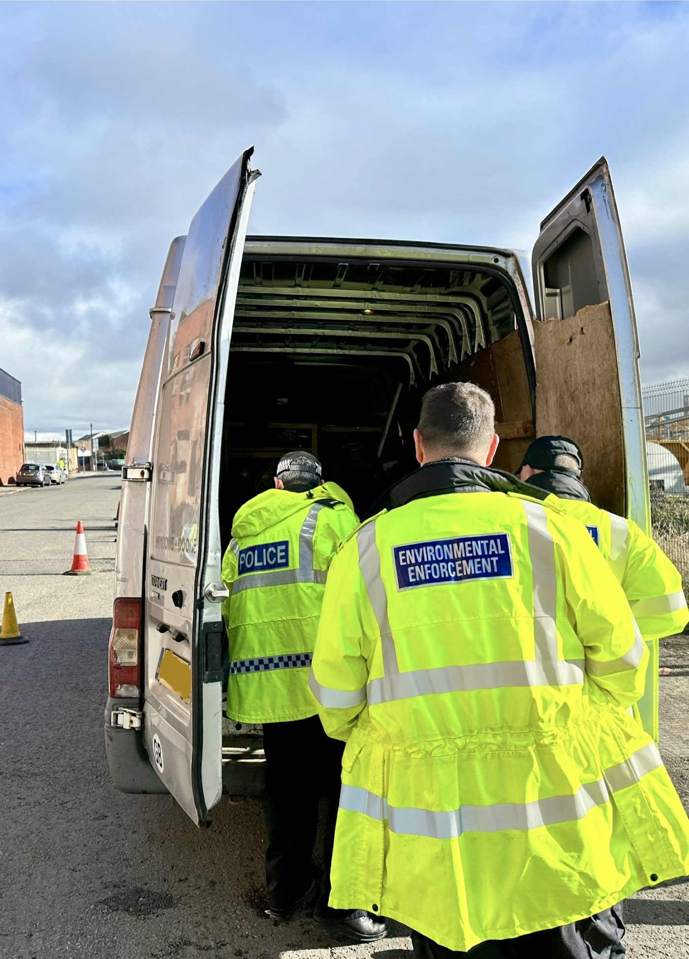 Council teams up with agencies to thwart unlicensed waste carriers ...